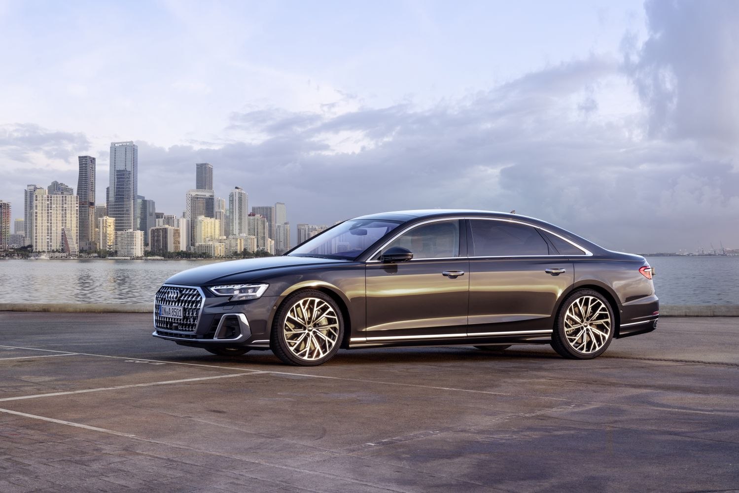 Audi A8 Long (D5, facelift 2021) 60 TFSI V8 (460 Hp) MHEV quattro tiptronic
